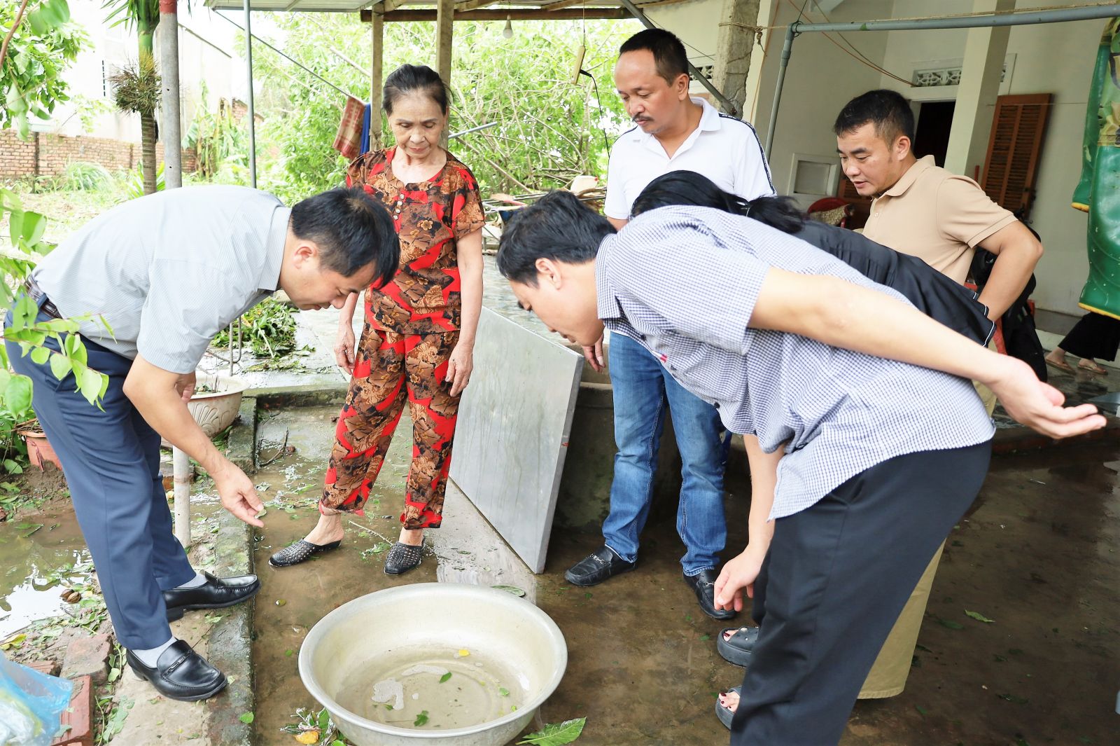 Vệ sinh môi trường, xử lý nước sinh hoạt, phòng, chống dịch bệnh sau ...